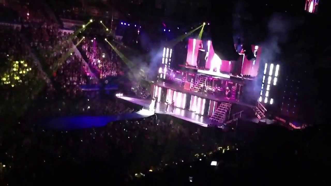 Justin Bieber xl center concert - YouTube