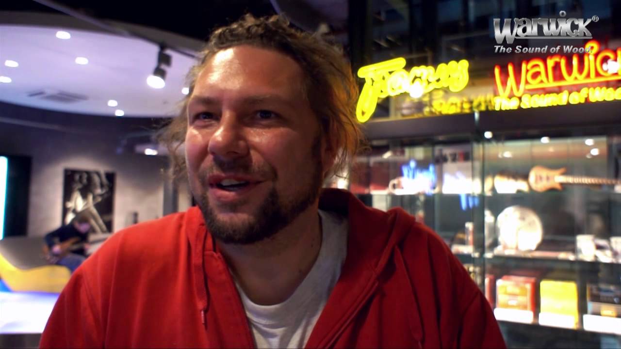 FRAMUS & WARWICK Factory Visit: bassic.ch - YouTube