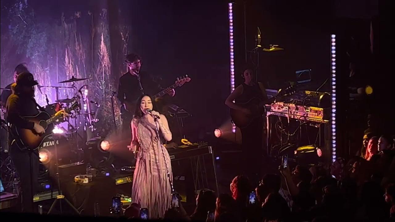 Noah Cyrus - Ready to go (The Hardest Part Tour) Montreal - YouTube