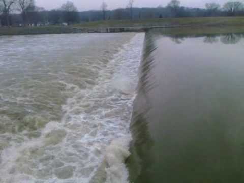 Great Miami River, Hamilton, Ohio Low Level Dam - YouTube
