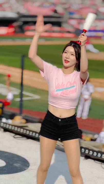 하늘의 기운을 위즈파크로 윤지나 윤지나치어리더 Ktwiz Kt위즈 Kt위즈치어리더 0lzna Youtube