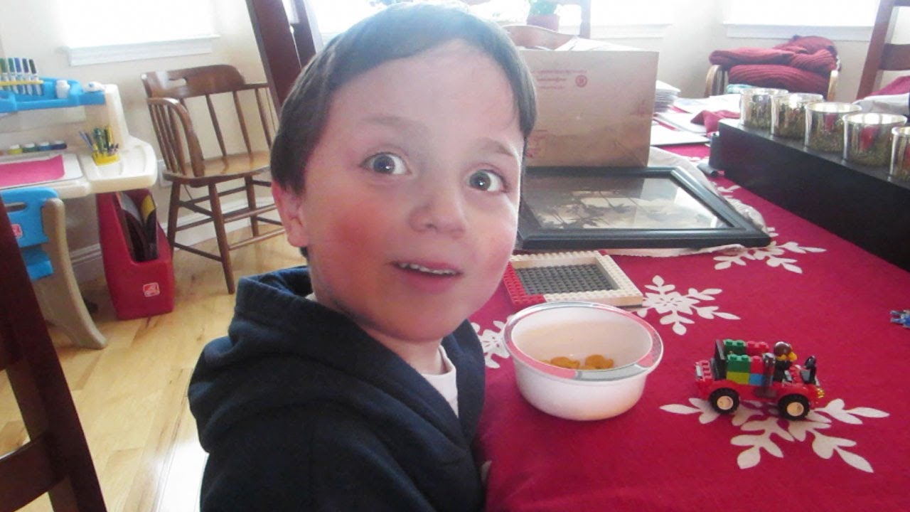 KID MAKES CRAZY NOISE! (1/12/14) Day 903 - YouTube