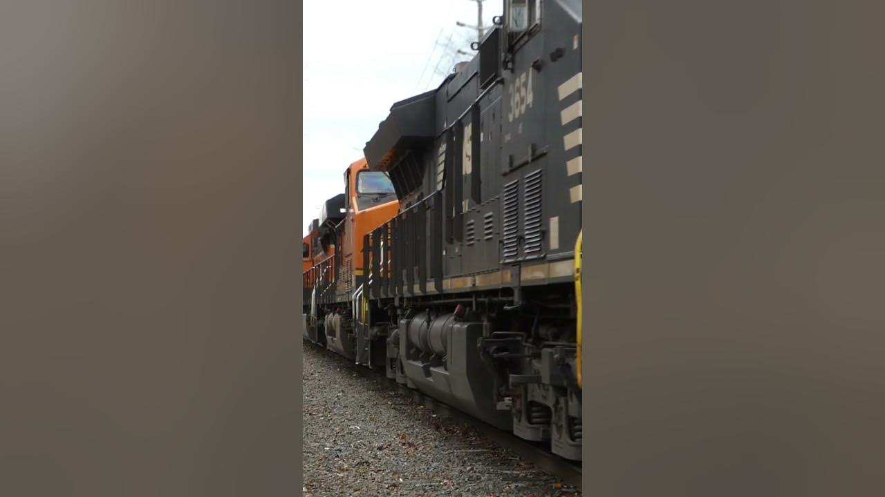 NS 64K With BNSF 7411 and BNSF H1 1018 - YouTube