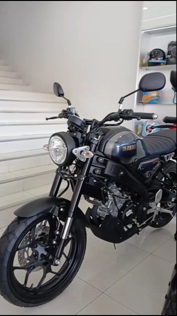 YAMAHA XSR 155 PHANTOM BLUE VARIANT - YouTube