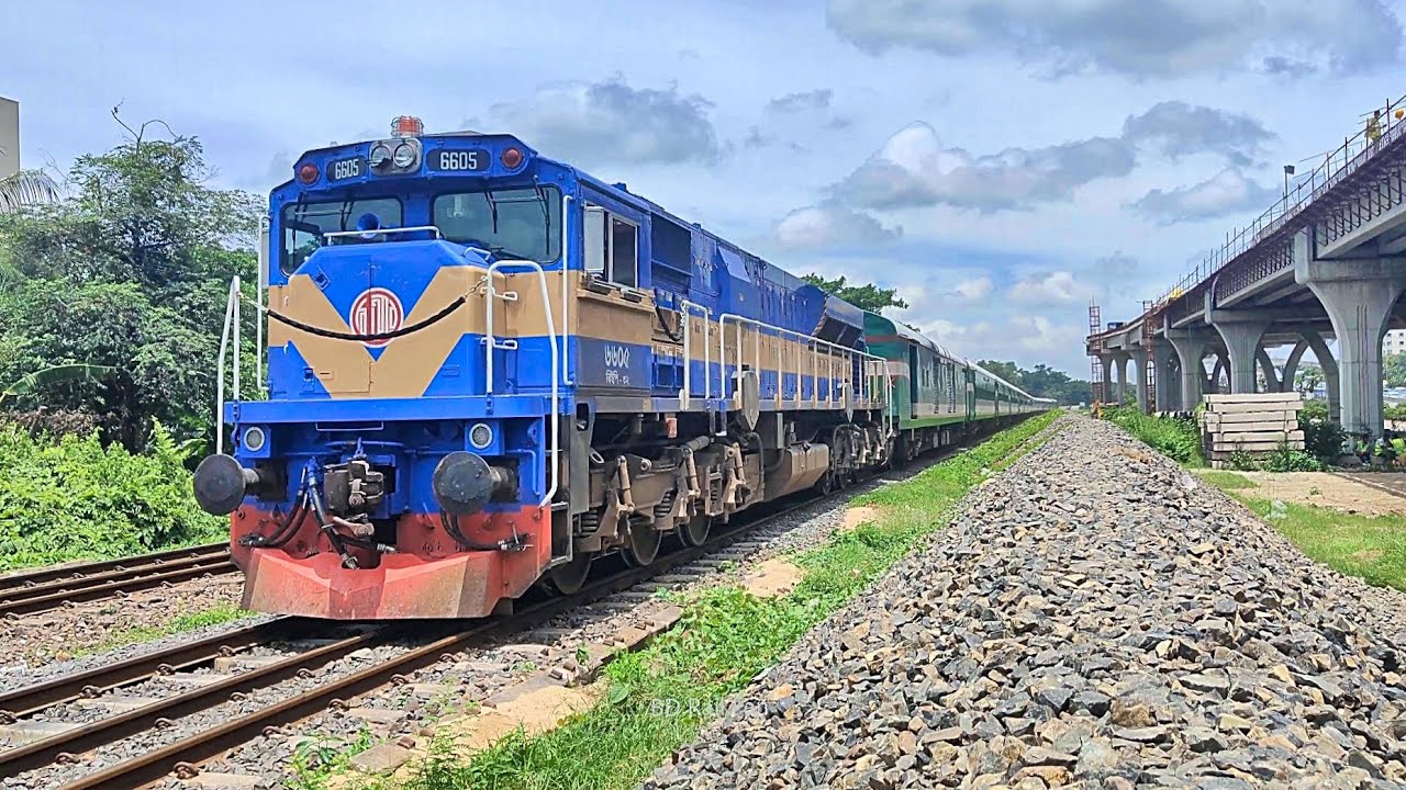 Broad gauge & Metre Gauge Diesel Train || Dhumketu Express + Banalata ...