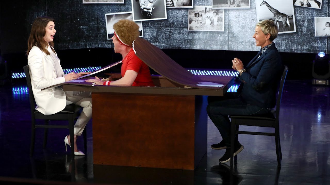 Anne Hathaway Gets a Scare - YouTube