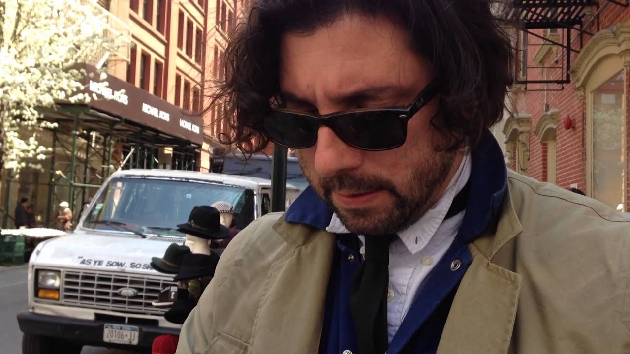 Loving Outdoor Living visits Skye Ferrante Soho Wire Sculptor - YouTube