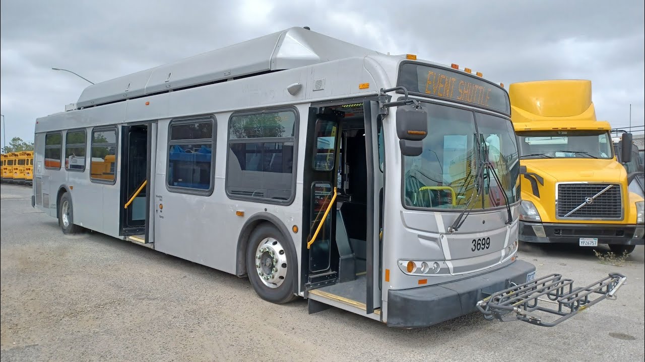 LA Charter Bus Lines 2009 New Flyer C40LFR #3699 - YouTube