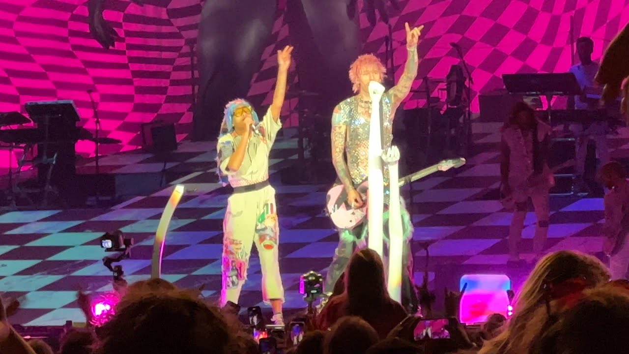 Machine Gun Kelly and Willow - Emo Girl - Cleveland, Ohio - Live 2022 ...