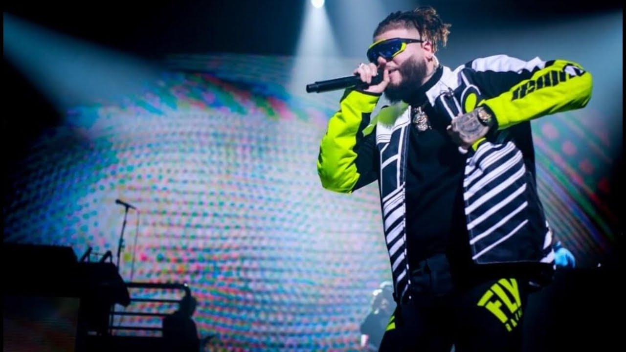 Farruko - Calma Remix en Vivo | Mega Bash 2018 - YouTube