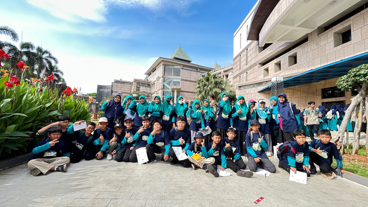 SDIT Al Azkar goes to Bayt Qur’an & Museum Istiqlal (TMII) - YouTube