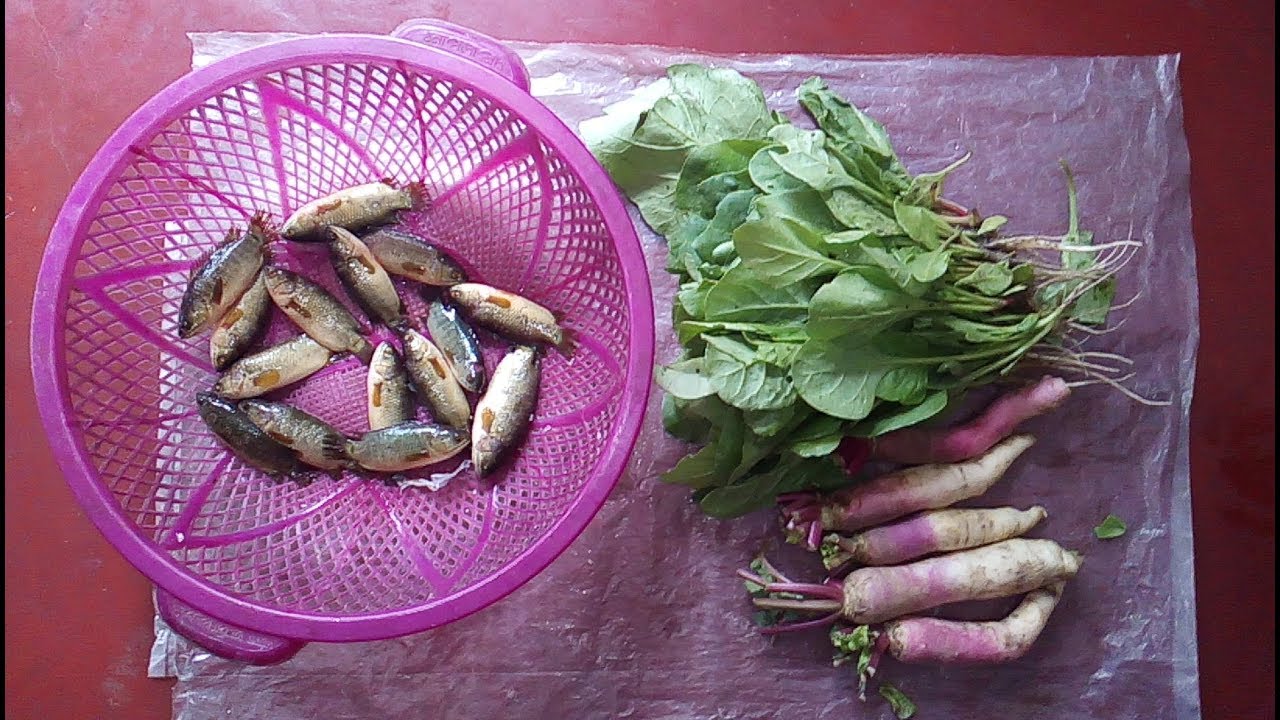 Ghoroa Ranna Desi Koi Mach Diye Mula, Palan Recipe | Delicious Bengali ...