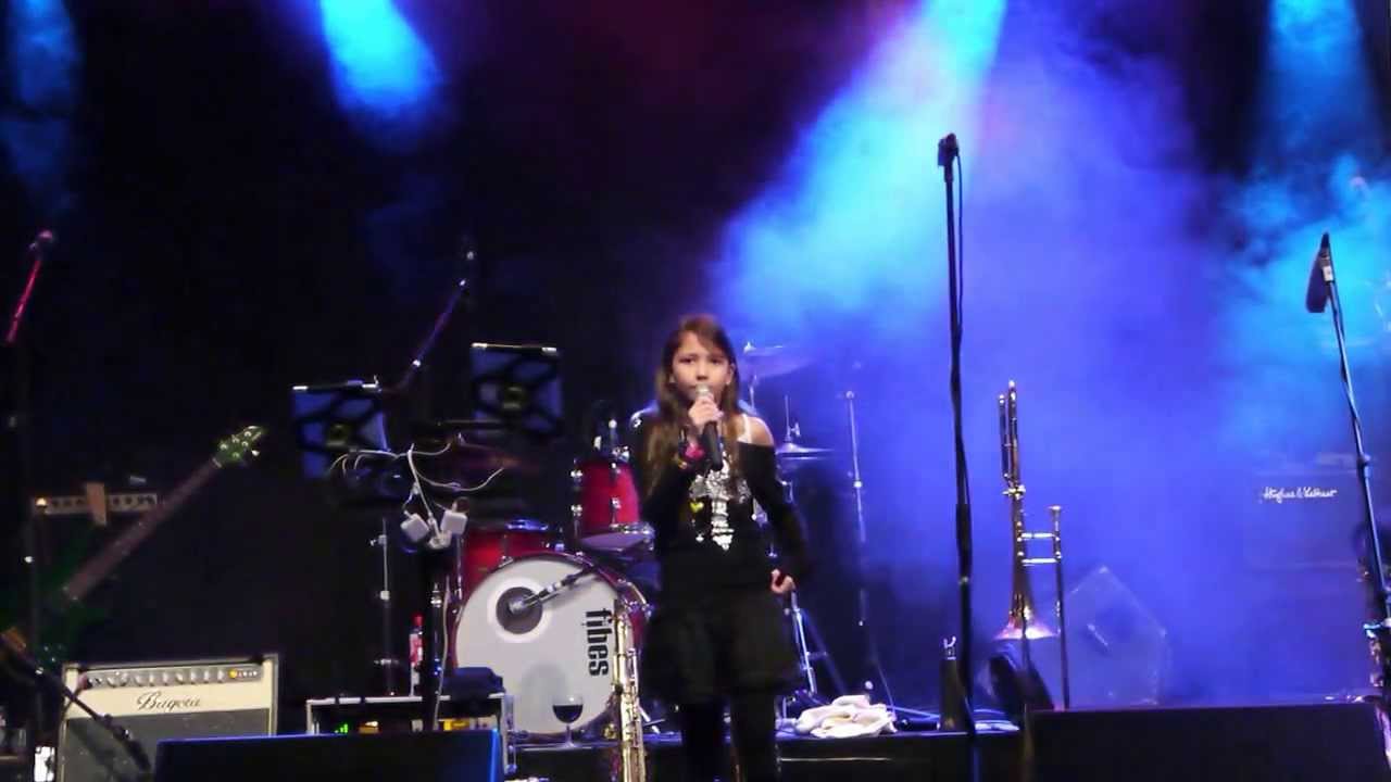 Kayla Cheyenne singt Geronimo Südbhf Ffm 05. Januar 2014 - YouTube