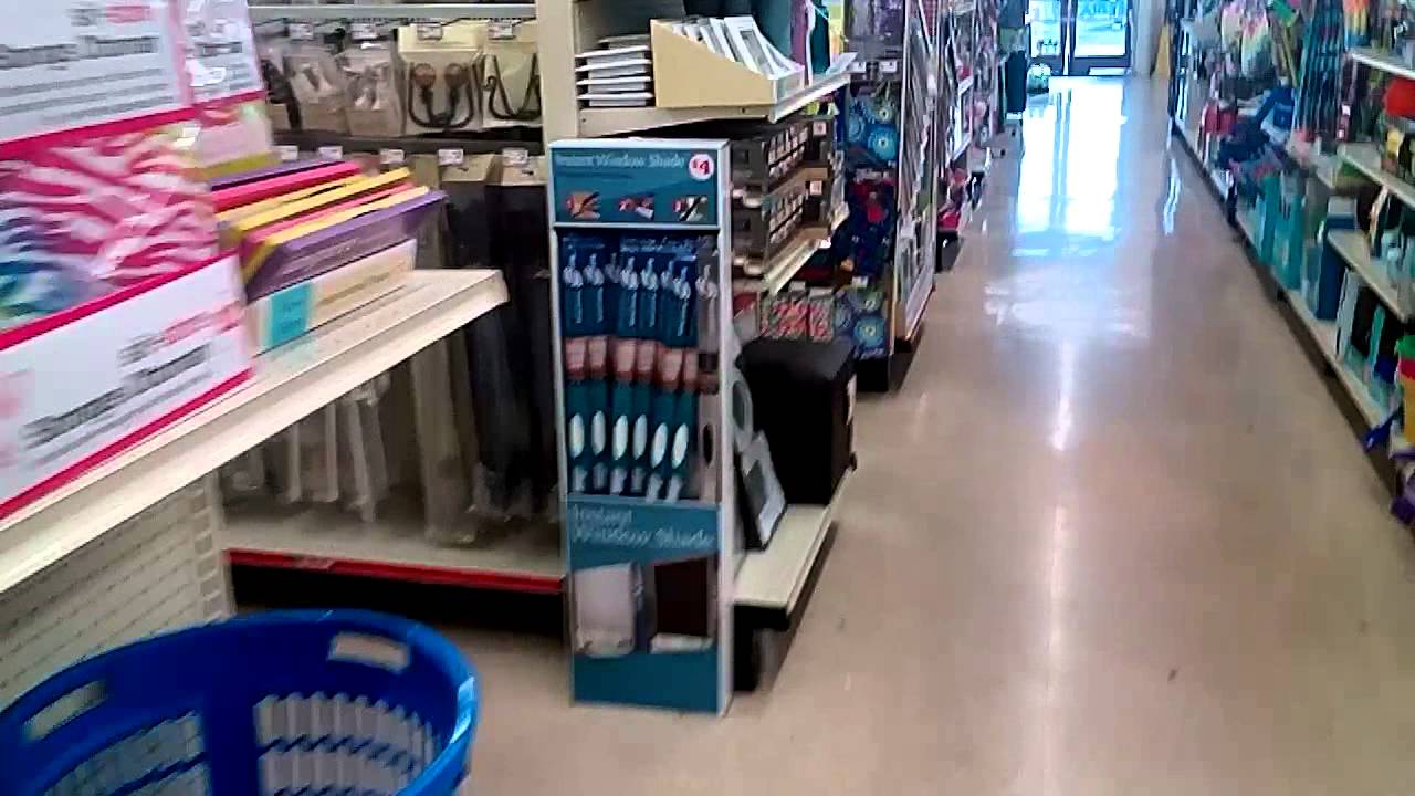 The kid lost in the store - YouTube