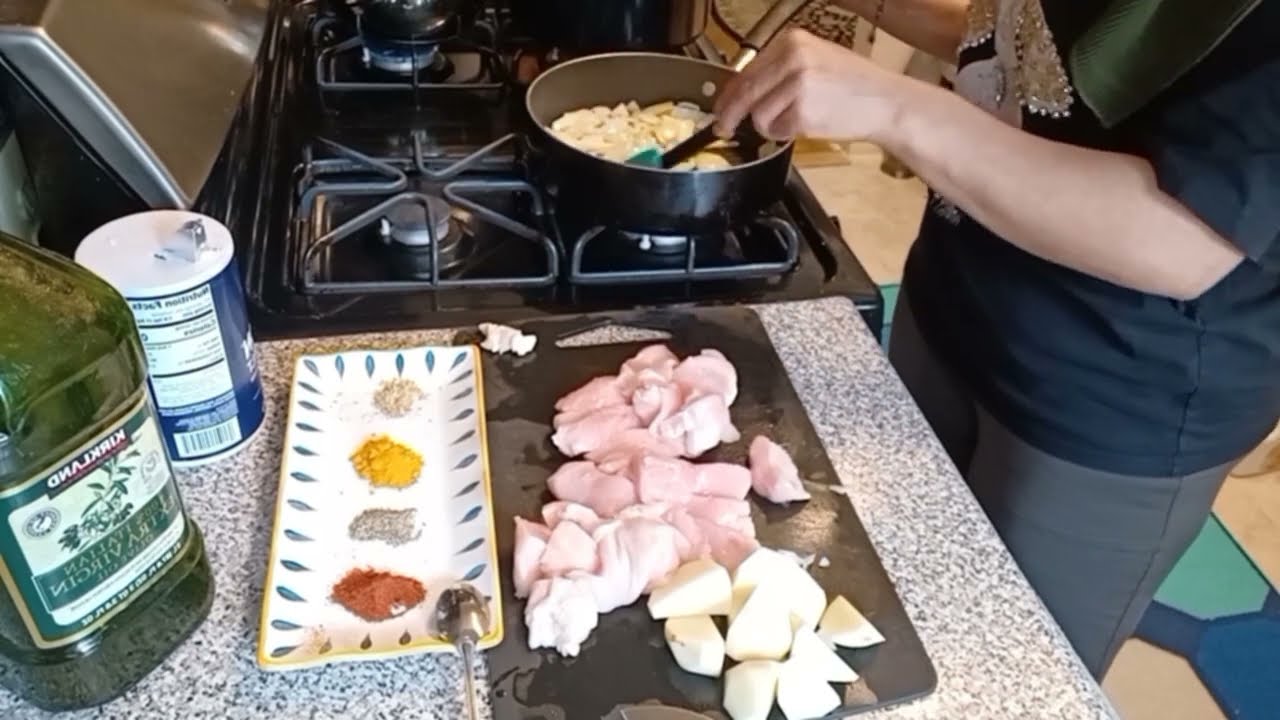 How to cook simple chicken 🐔 and 🍚 - YouTube