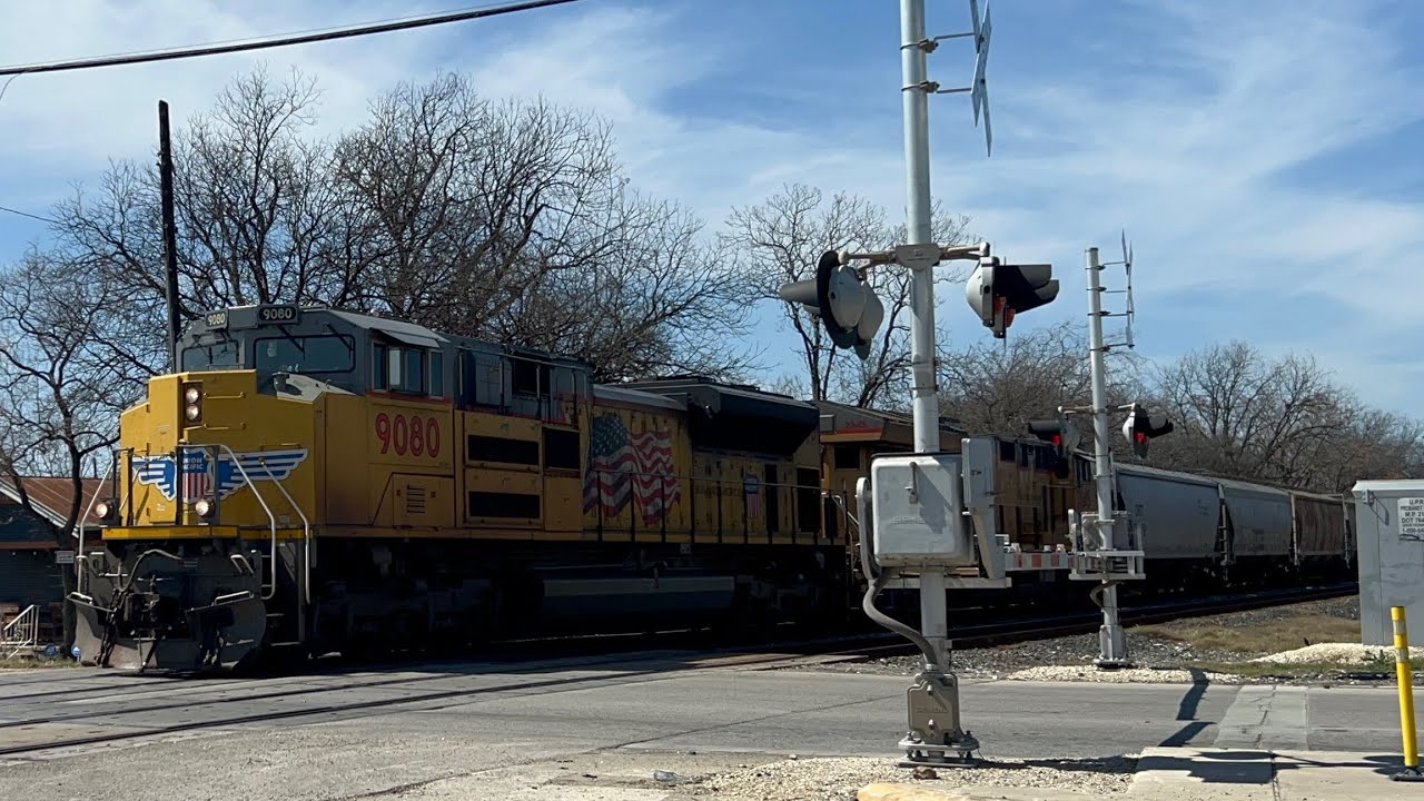 EB/NB UP Grain Train at Probandt St. | T112 | San Antonio, TX - YouTube