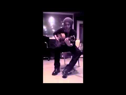 Ugur Akyurek baska dilde ask korkuyorum sevmekten