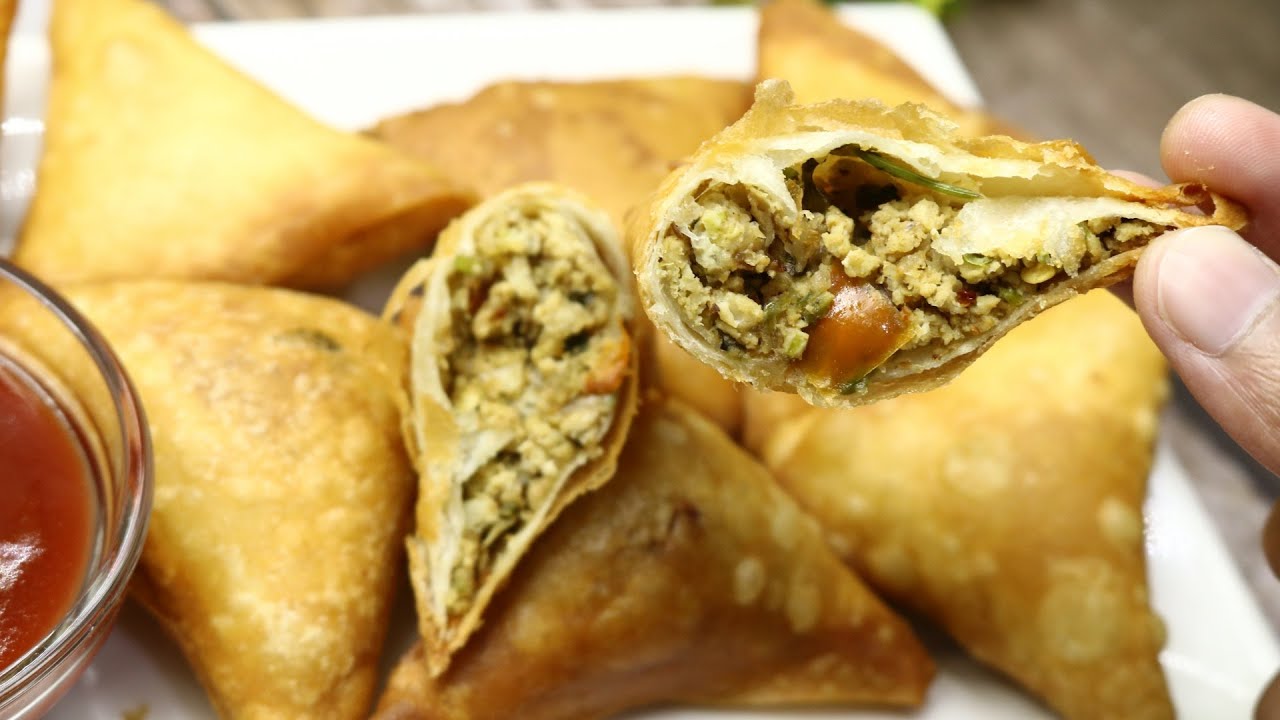 Chicken Samosa Recipe with Folding Technique by Naz's Kitchen - YouTube