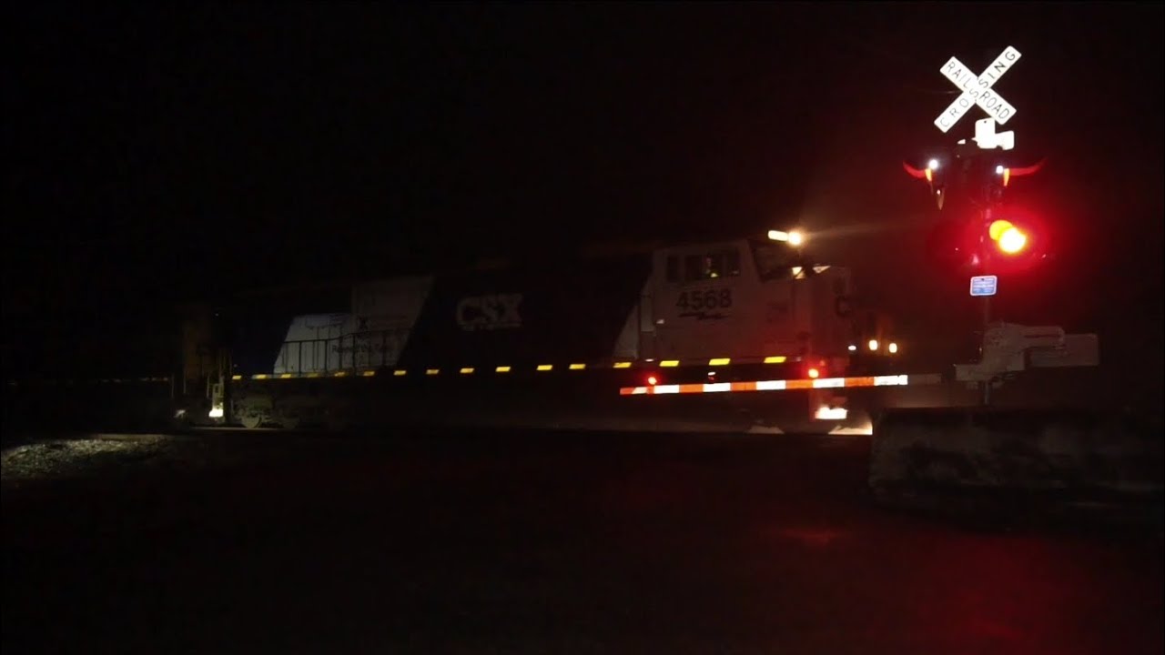 CSX 4568 + YN2! CSX M601-09 With Friendly Crew In The Fog Of Night On ...