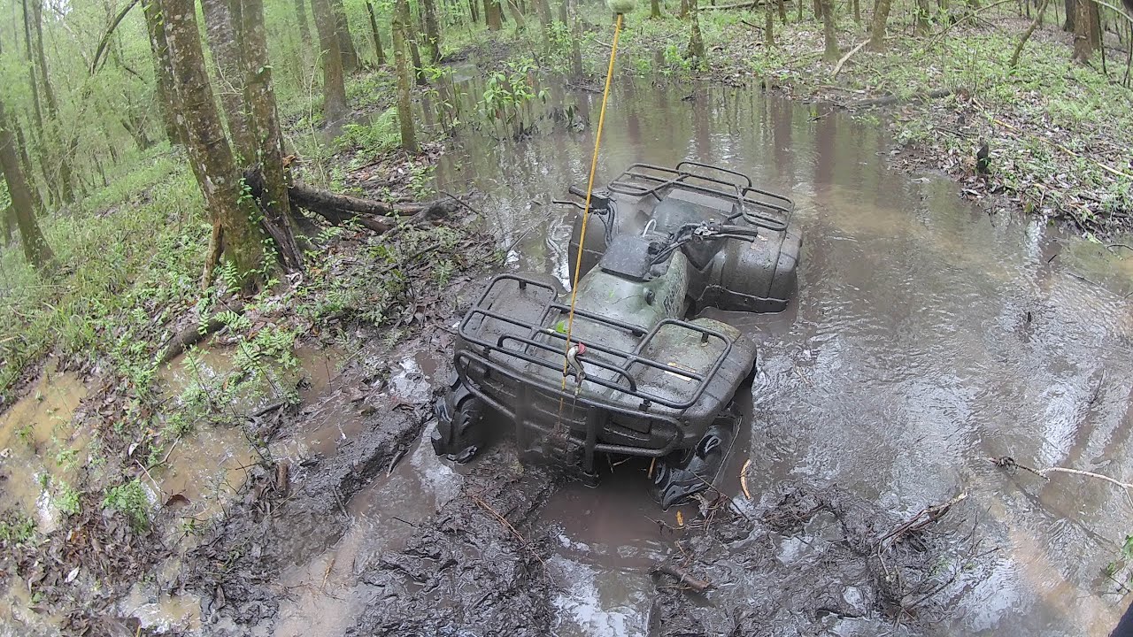 Mud riding the Honda rancher 350 - YouTube