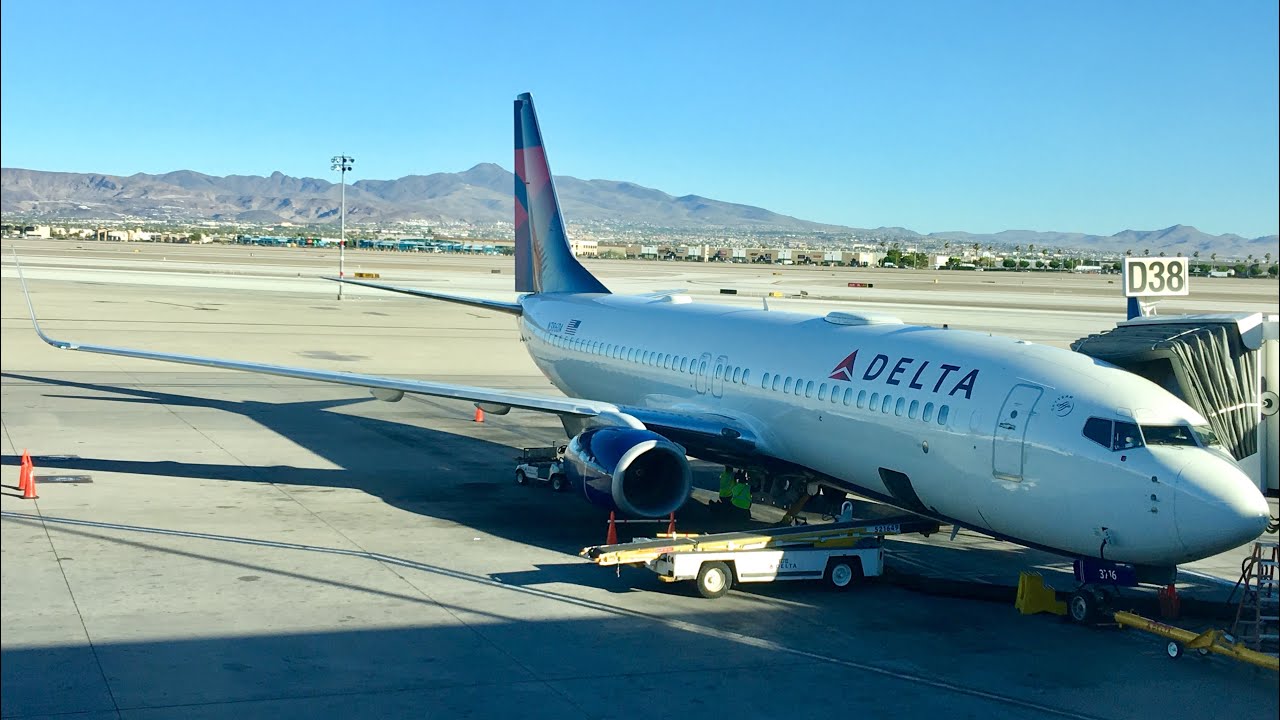 Delta Airbus A321 Comfort+ Night Landing Las Vegas from SLC 7-27-19 ...