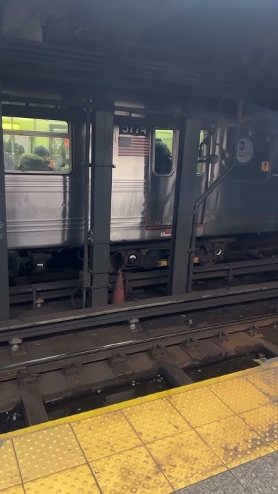 Coney Island stillwell Ave bound R46 Q train leaving canal street. - YouTube