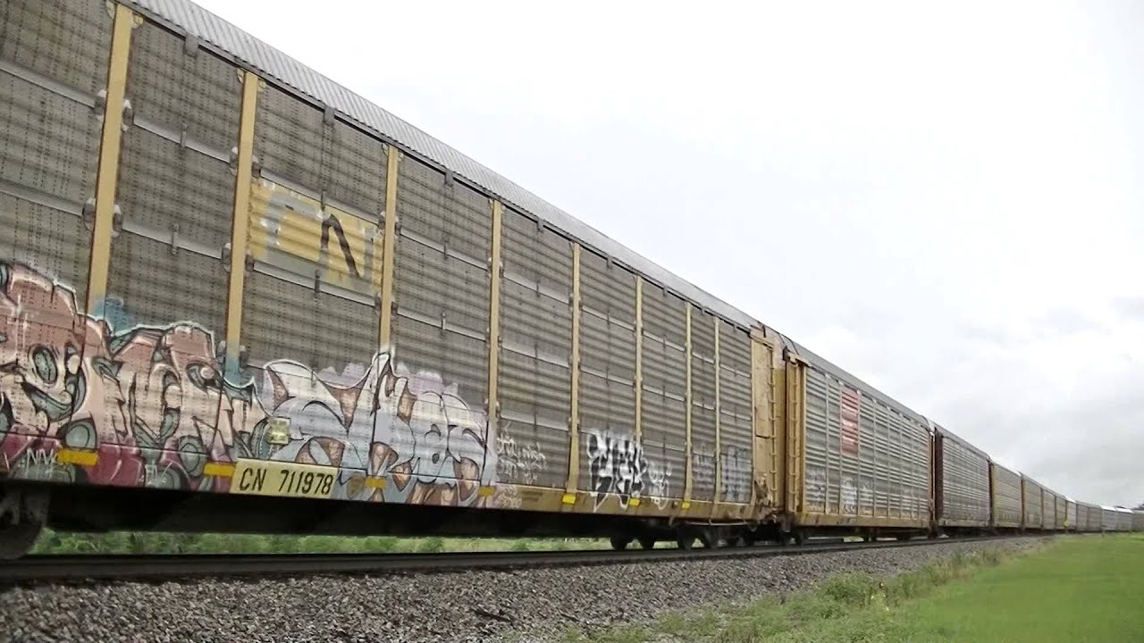 CSX 929 Leads a short NB Autorack Train through Campbell, FL - YouTube