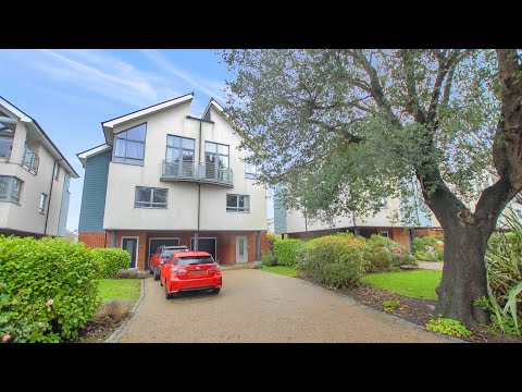 9 Moncrieff Gardens, Hythe, CT21 6FJ. £699,950. To arrange to view call ...