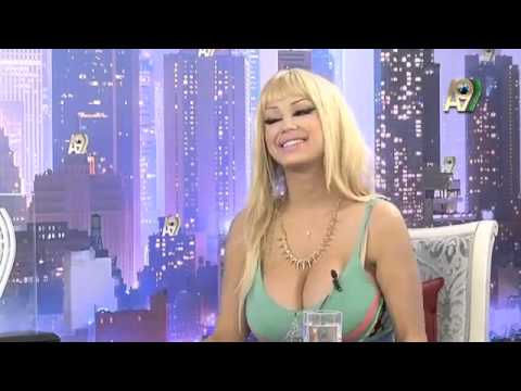 Adnan Oktar'ın derin dekolteli ramazan konuğu  böyle olur işte