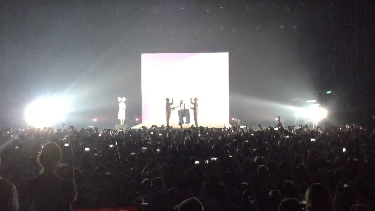 Sia Unstoppable Live - YouTube