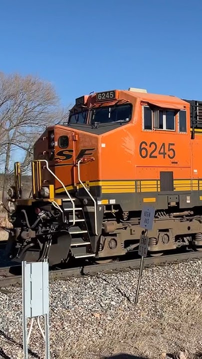 BNSF ES44AC DPU! - YouTube