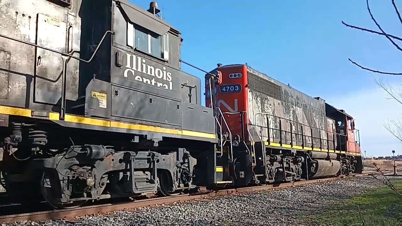 MAY 2025 CN SWITCHER LOCOMOTIVES MOVING ALONG IN HOCHELAGA MONTREAL ...