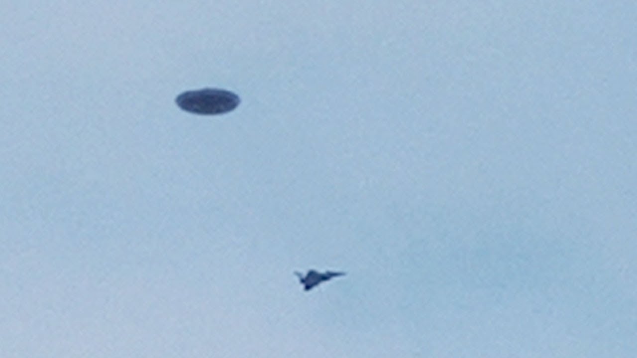 UFO in the sky of SPAIN (CGI) - YouTube