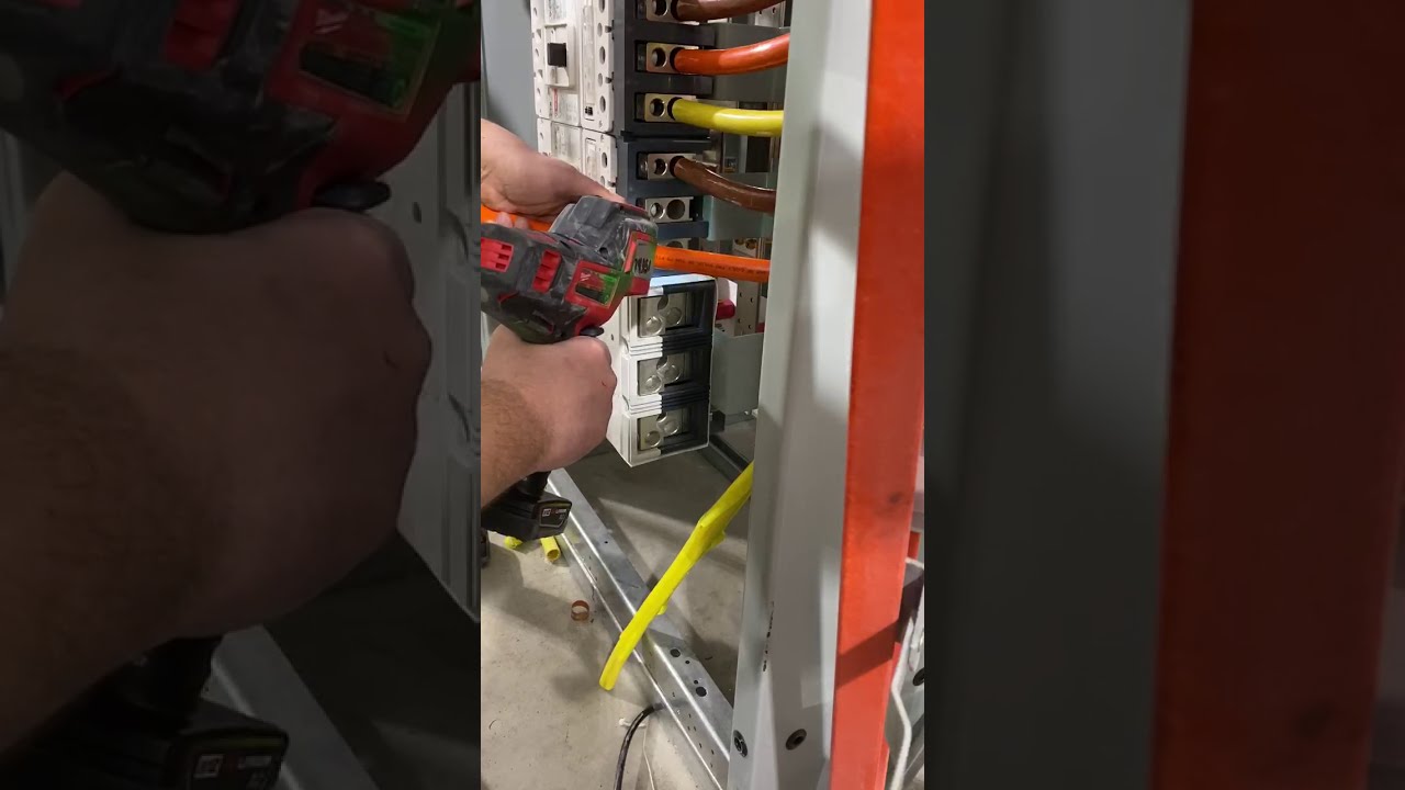 600 KCMIL Termination with Milwaukee Cutter and Stripper - YouTube