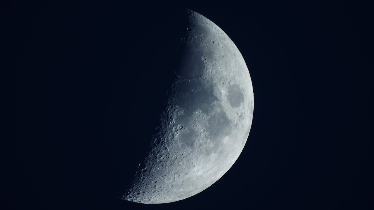 Zooming into the Moon with Nikon Coolpix P950 - YouTube