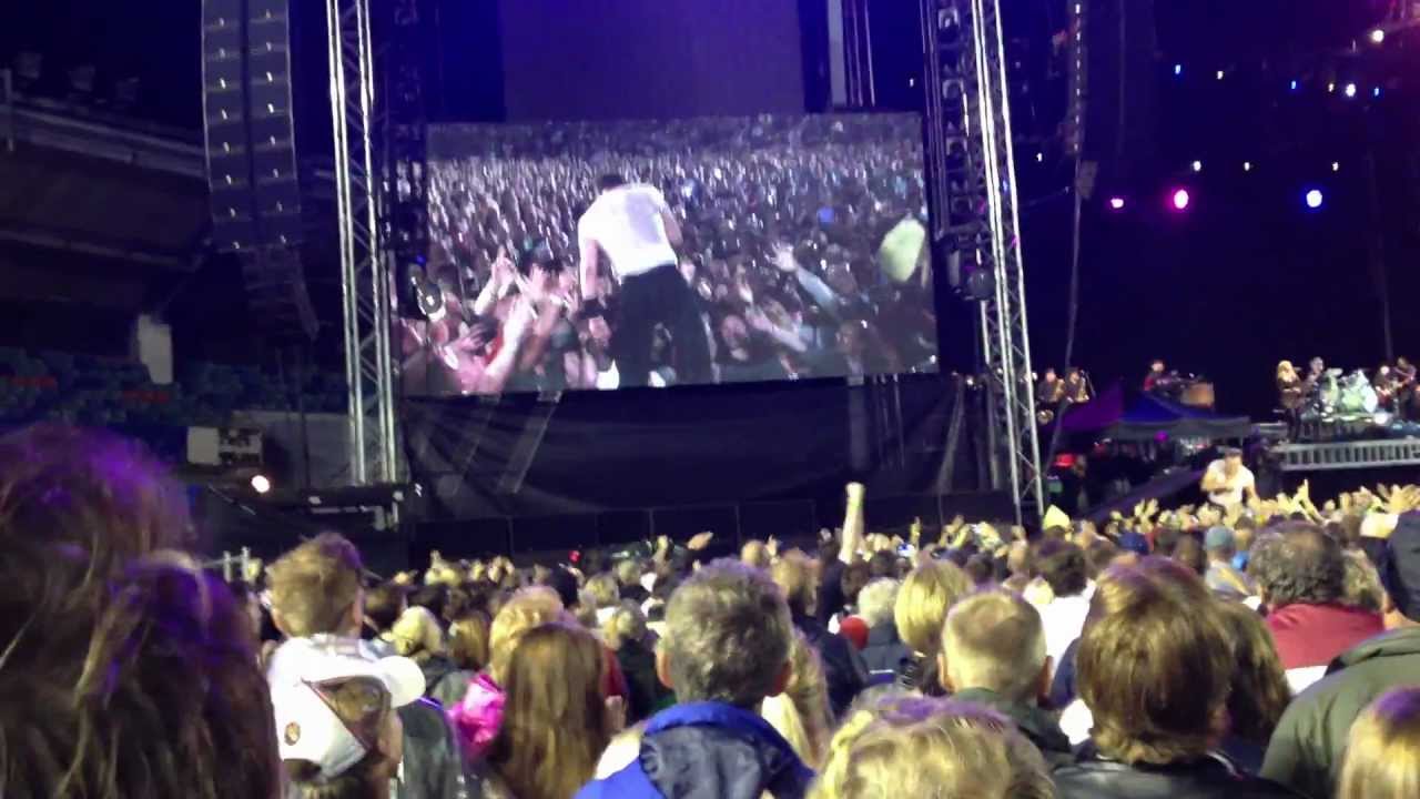 Bruce Springsteen live End of Dancing in the dark and Tenth Avenue ...