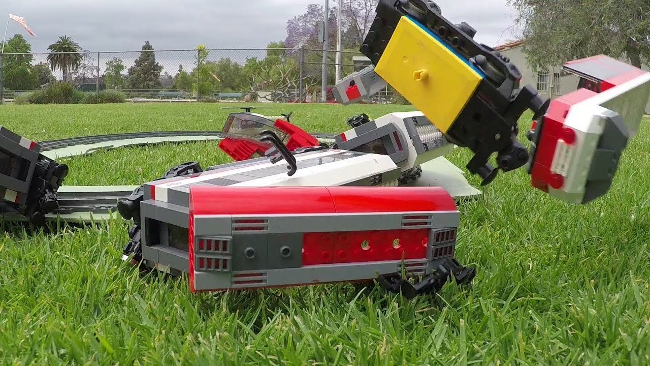 Lego crooks lifting Lego city train - YouTube