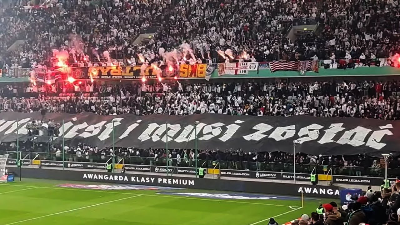 Legia pali barwy i flagi Jagiellonii | Legia Warszawa - Jagiellonia ...