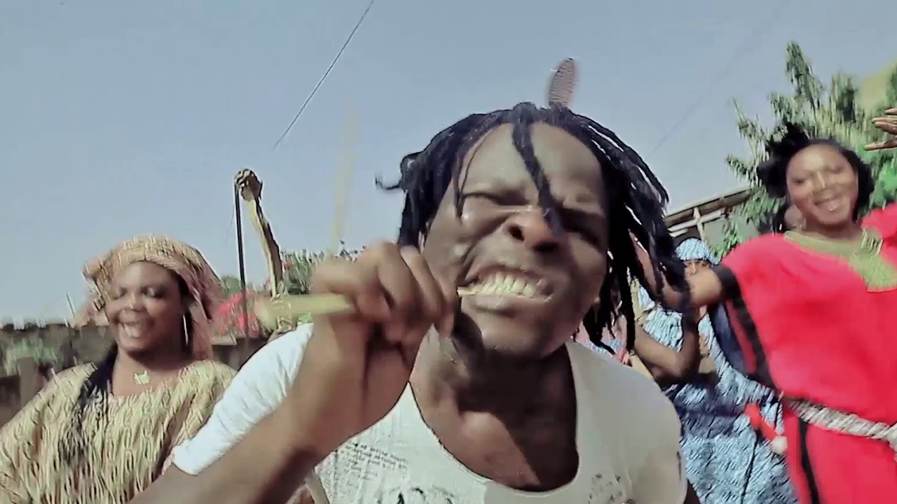 AGOZO -POUPEE mp4 - YouTube