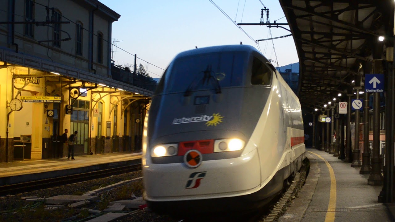 ETR400 28 in livrea 10anni in transito a Rapallo con Treno speciale ...
