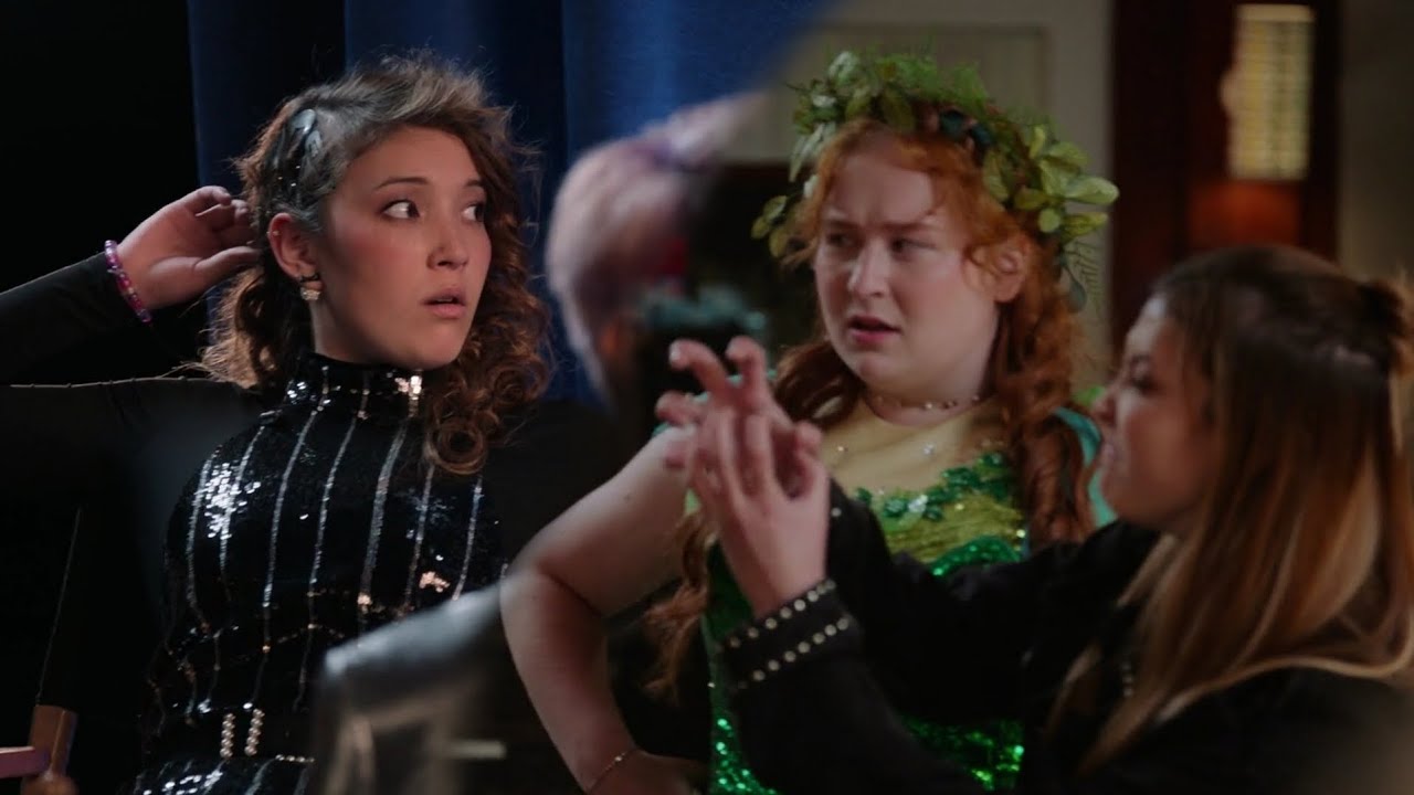 Every time someone says Maddox or something related in HSMTMTS season 3 ...