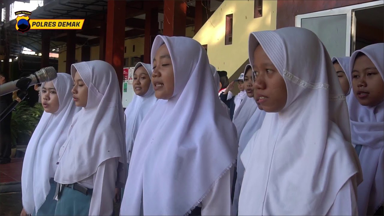 KAPOLRES DEMAK PIMPIN UPACARA DI SMAN 2 DEMAK - YouTube