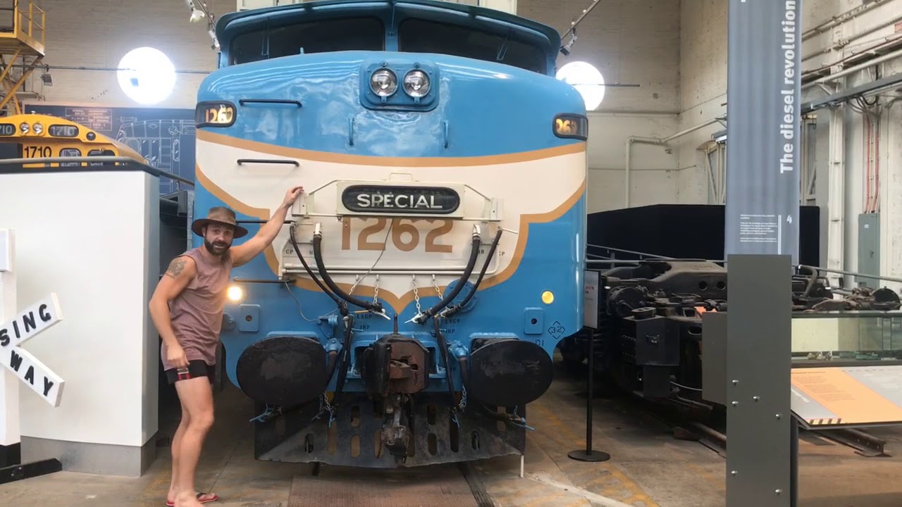 How a steam train & diesel train works - YouTube