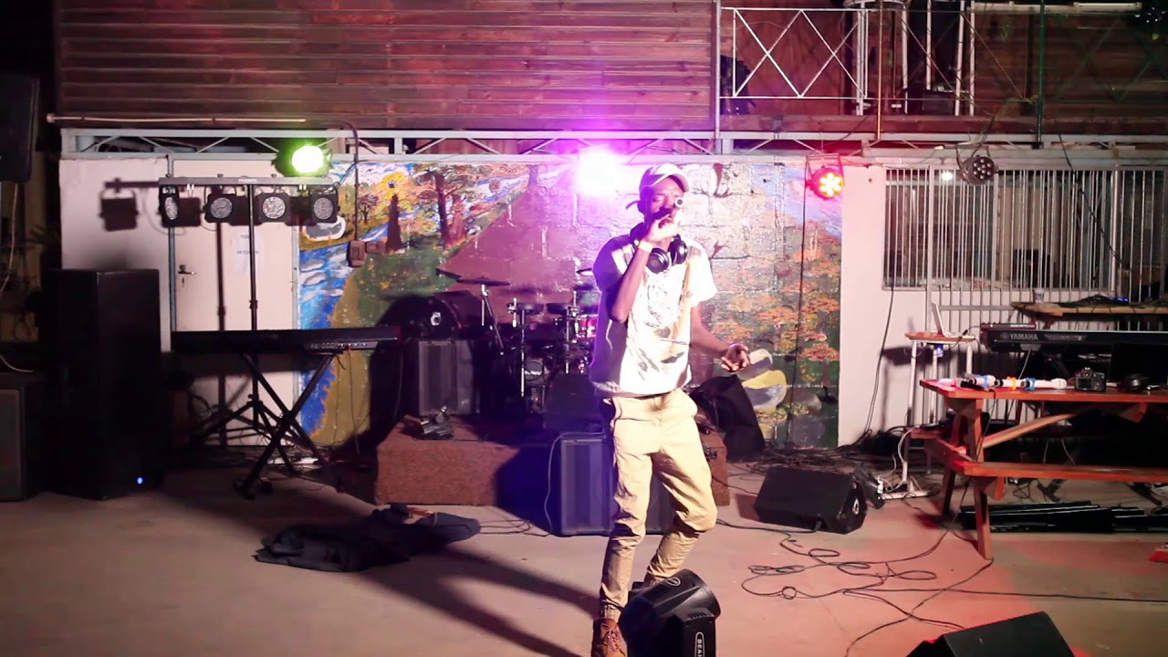 Roico performing live @leonard Mapfumo tour at utate gardens mutare ...