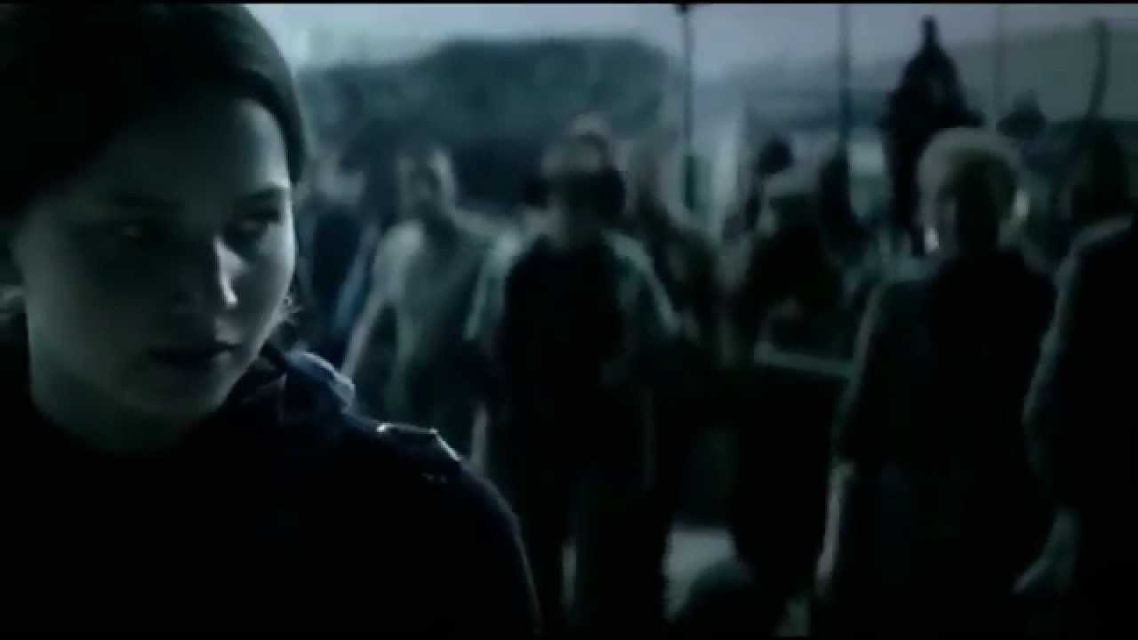 The Hunger Games: Mockingjay Part 2 Clip - Rebels Salute Katniss - YouTube