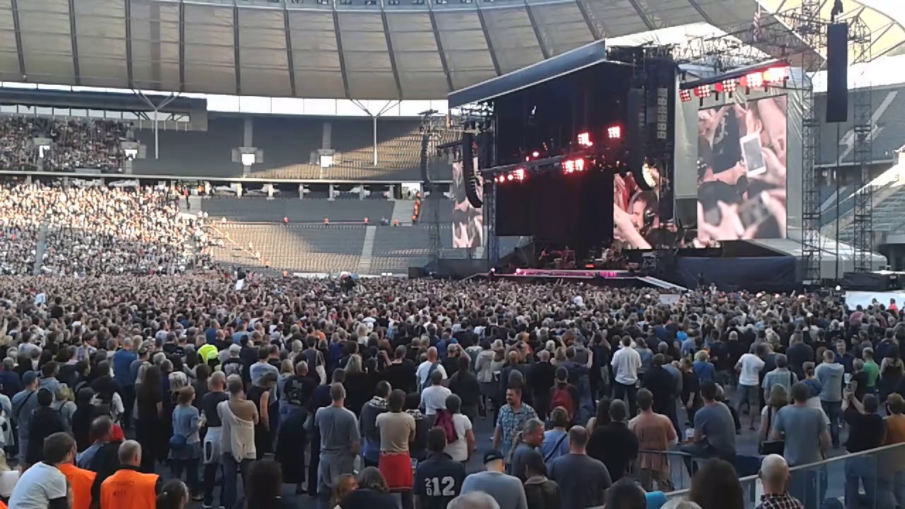 Bruce Springsteen - Hungry Heart (crowd singing) - Live at Olympic ...