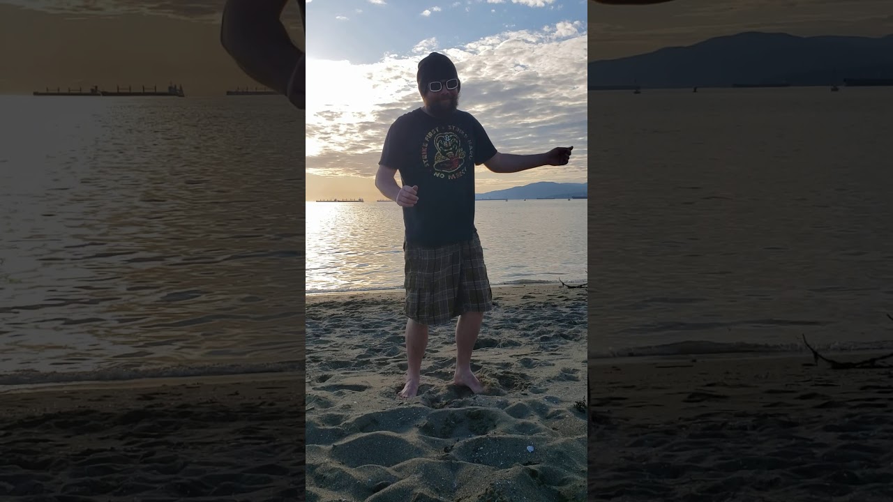 Weeknd dance on the beach - YouTube