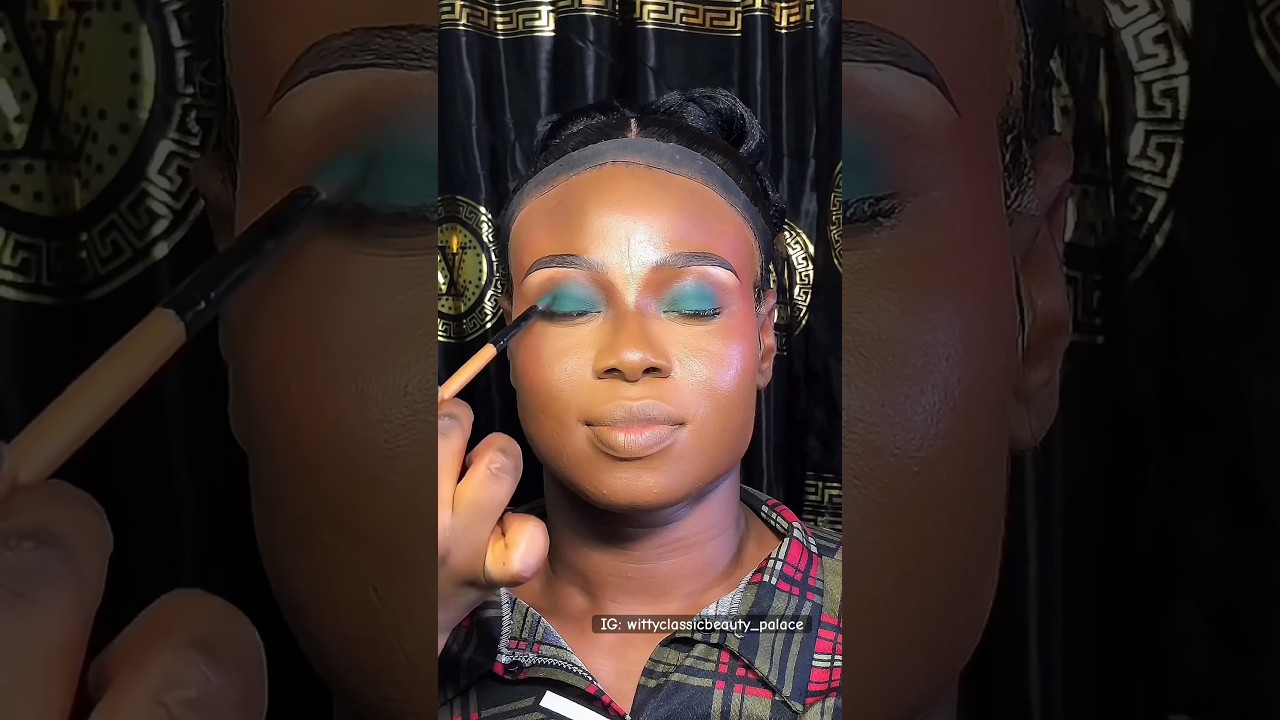 mini EYESHADOW TUTORIAL 🔥#eyeshadow #eyeshadowtutorial #makeupartist # ...