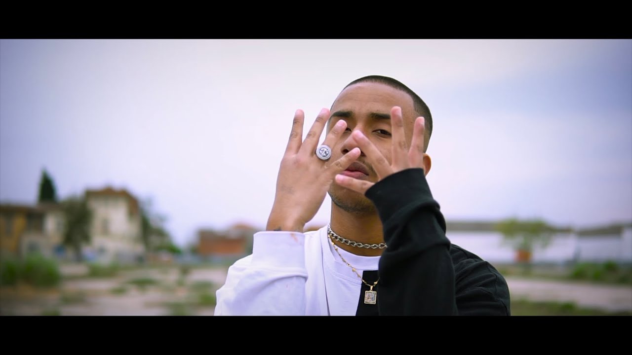 Daura- Aurora (oficial video) - YouTube