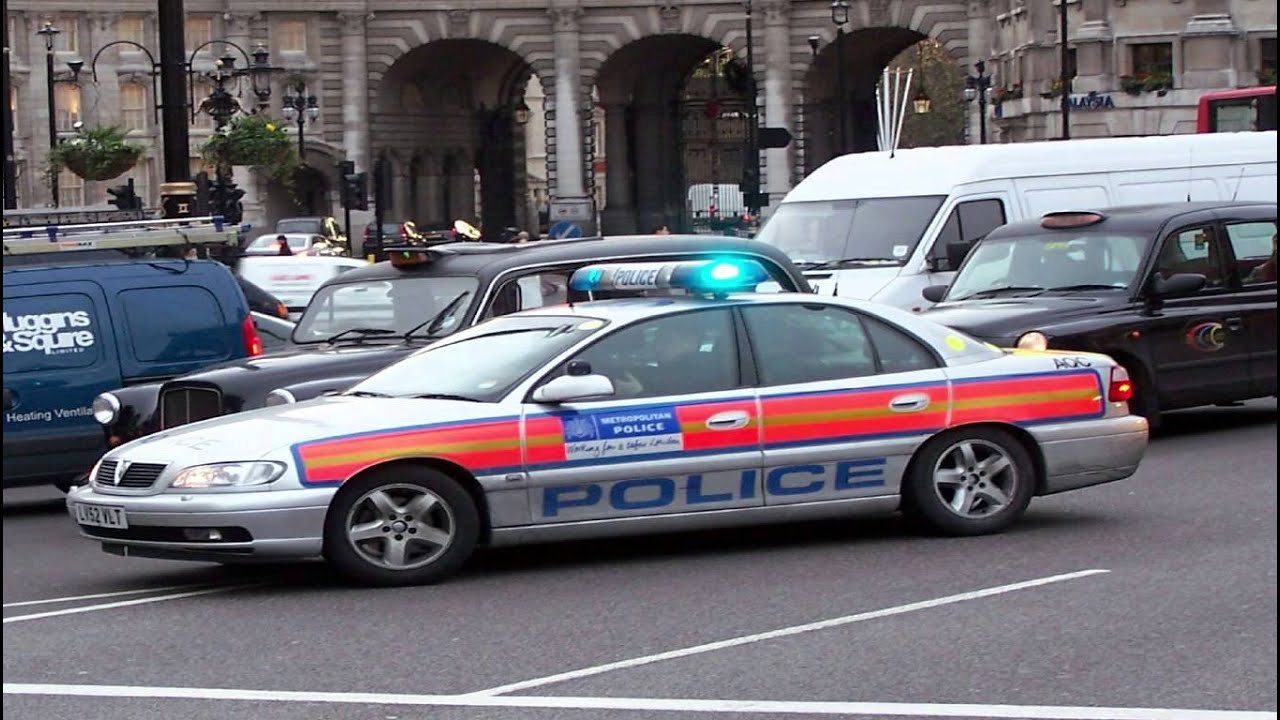 GTA 4 British Police Loading screen - YouTube